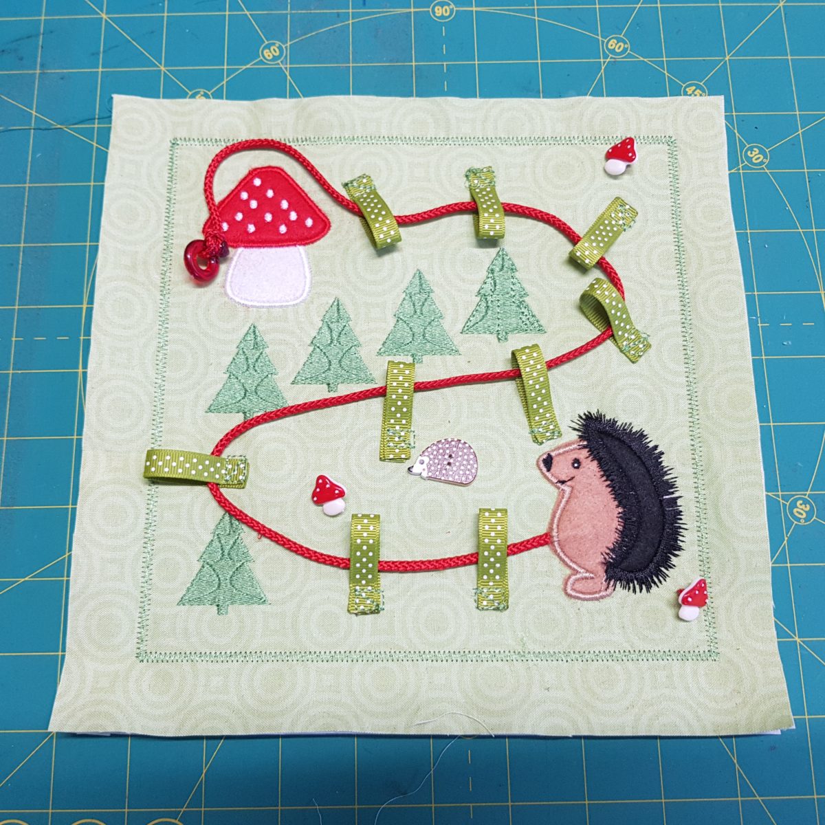 Hedgehog Threading Page 6×10 – In the Hoop with Lee