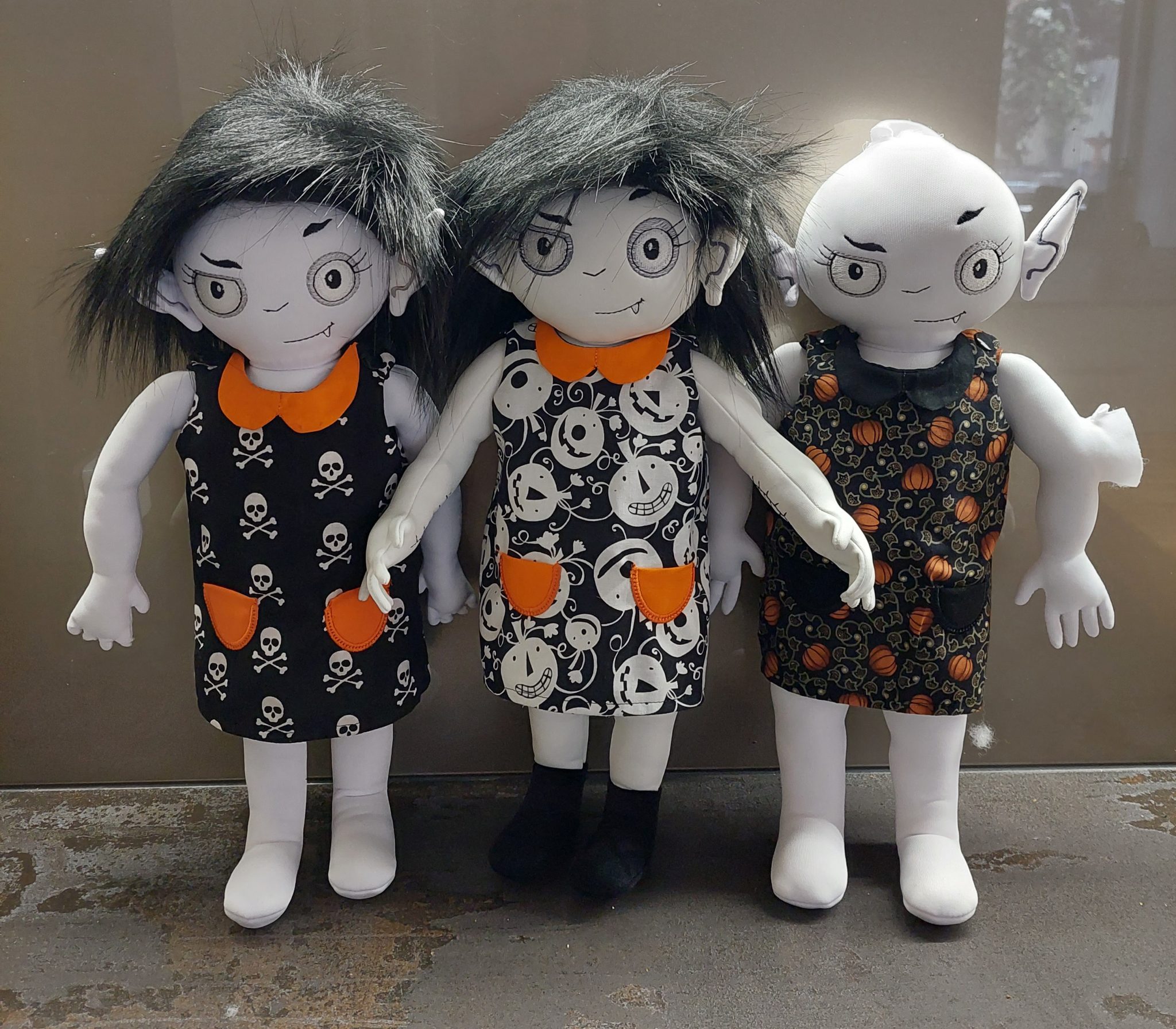 Mindy Munday Stitched in standing doll 6×10 – ITHWL – In the Hoop with Lee