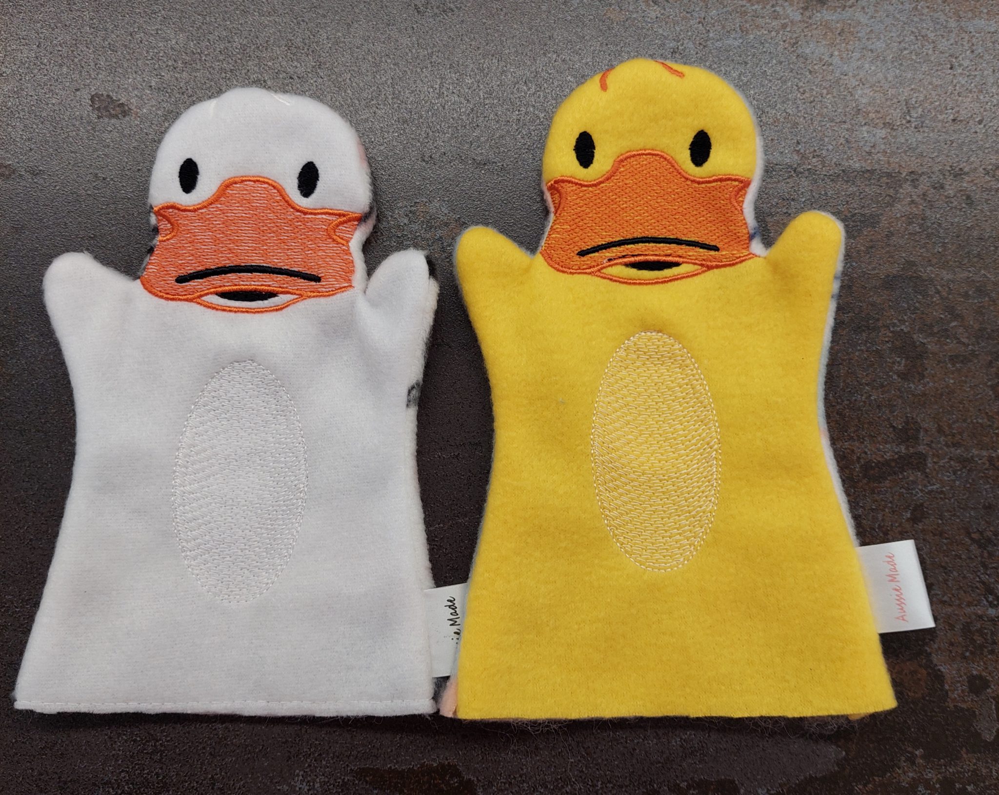 Duck sketch hand puppet 5×7 – ITHWL – In the Hoop with Lee